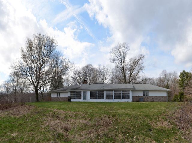 Sprawing Ranch on 62 Acres with Lake | JS English Company